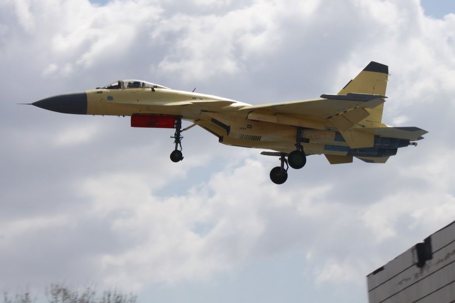 Chinese Su-33 Like Aircraft Carrier Fighter Jet J-15