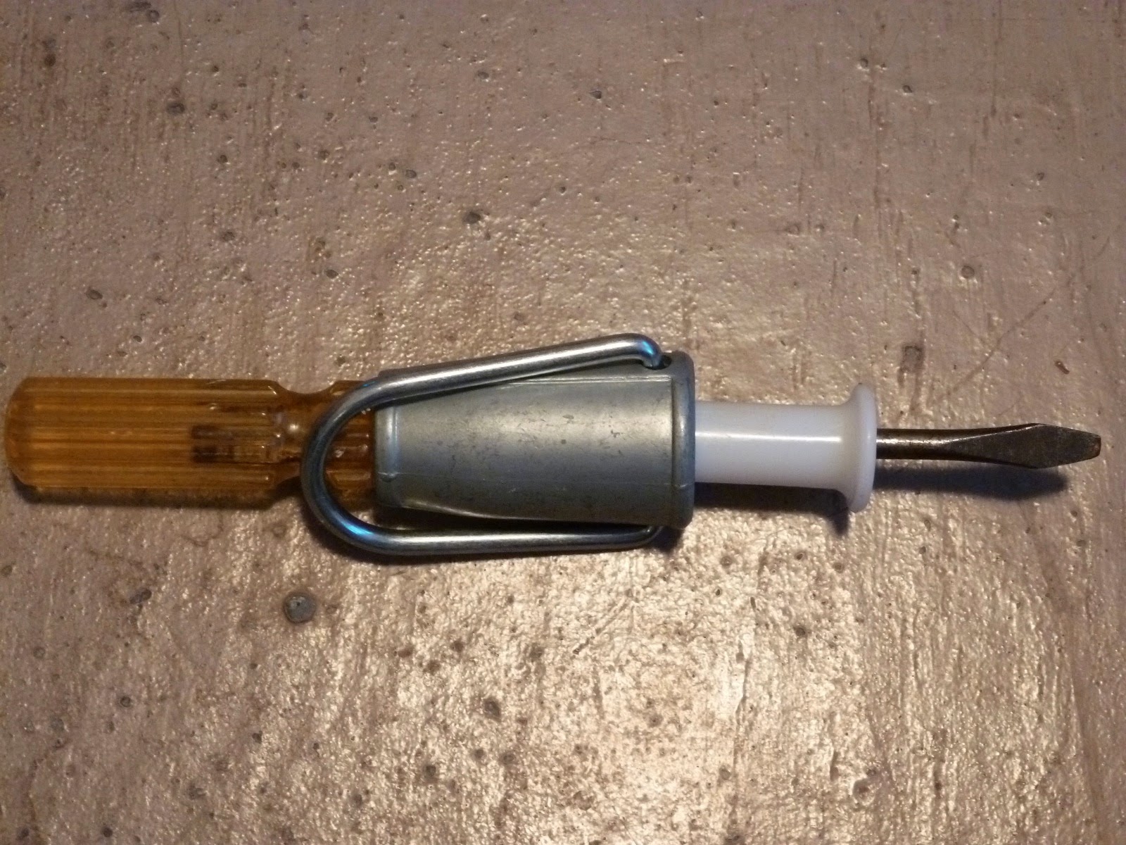 Tool Rescue: Screwdriver with Clothesline tightner
