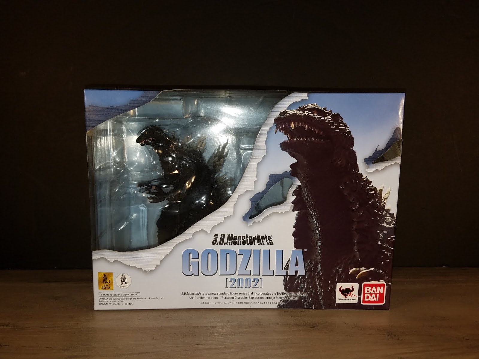 The Gryphon's Lair : SH MONSTERARTS GODZILLA 2002 - Figure Review