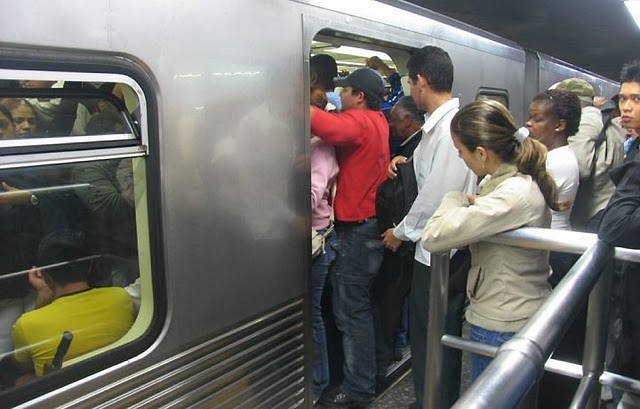 XIQUESAMPA : METRÔ DE SÃO PAULO É O MAIS LOTADO DO MUNDO