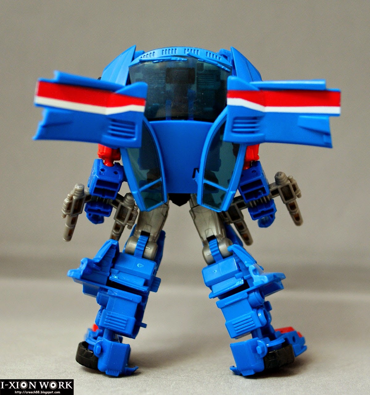 一眼看穿: Transformers Generations Thrilling 30 - Skids 剎車