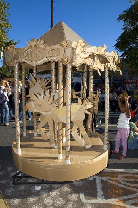 Ananakaa Illustrations: Spinning cardboard carousel