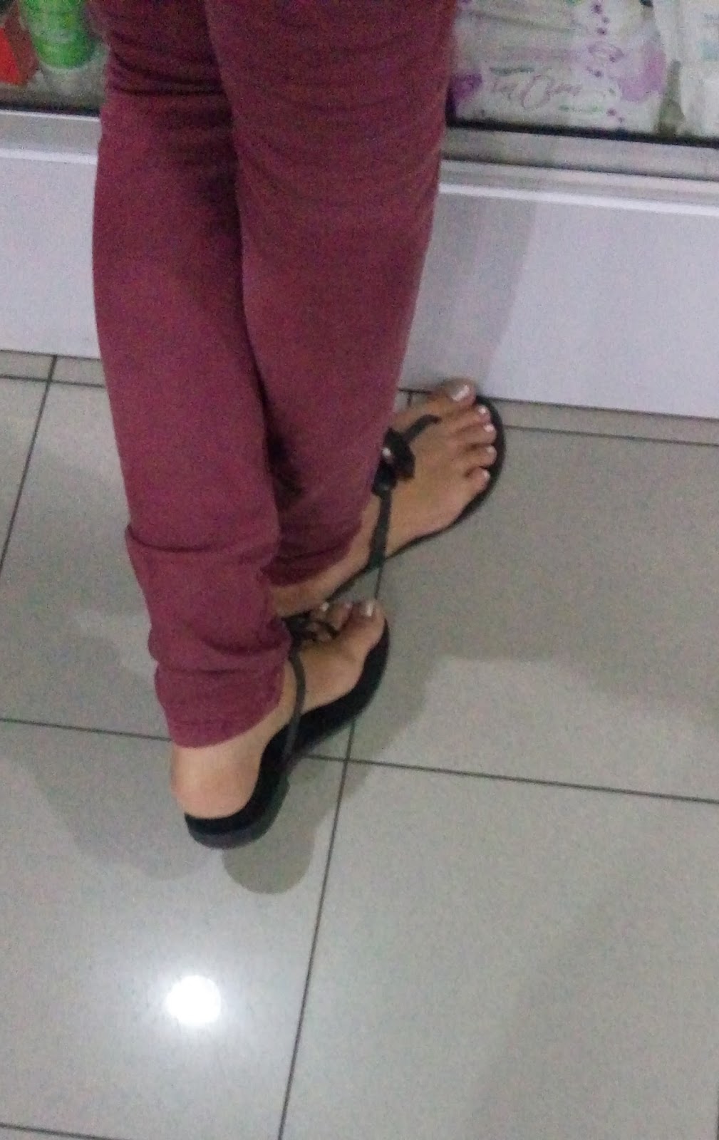 BEAUTIFUL AND CUTE FEET: long feet