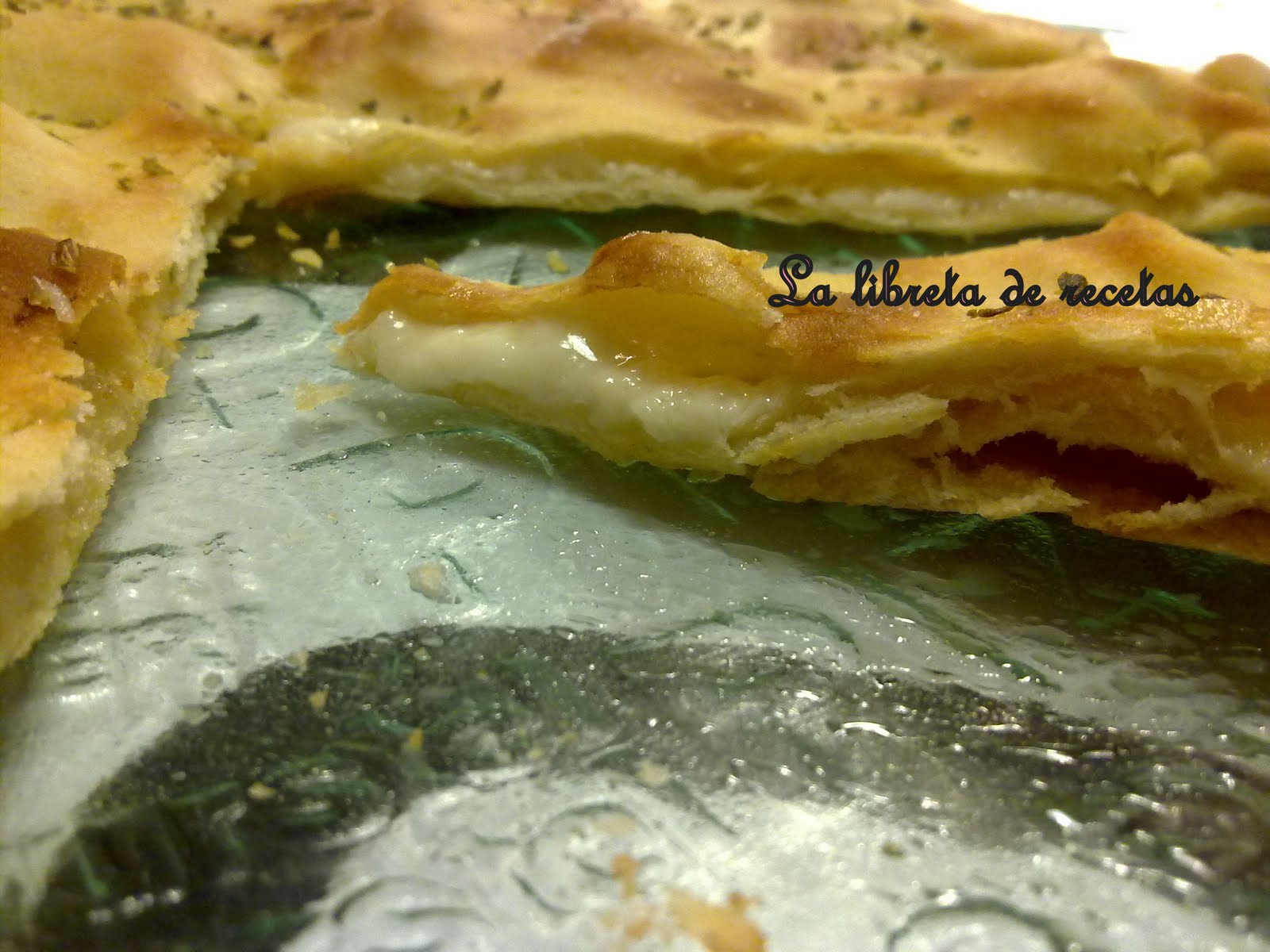 La libreta de recetas: PIZZA DE QUESO TAPADA