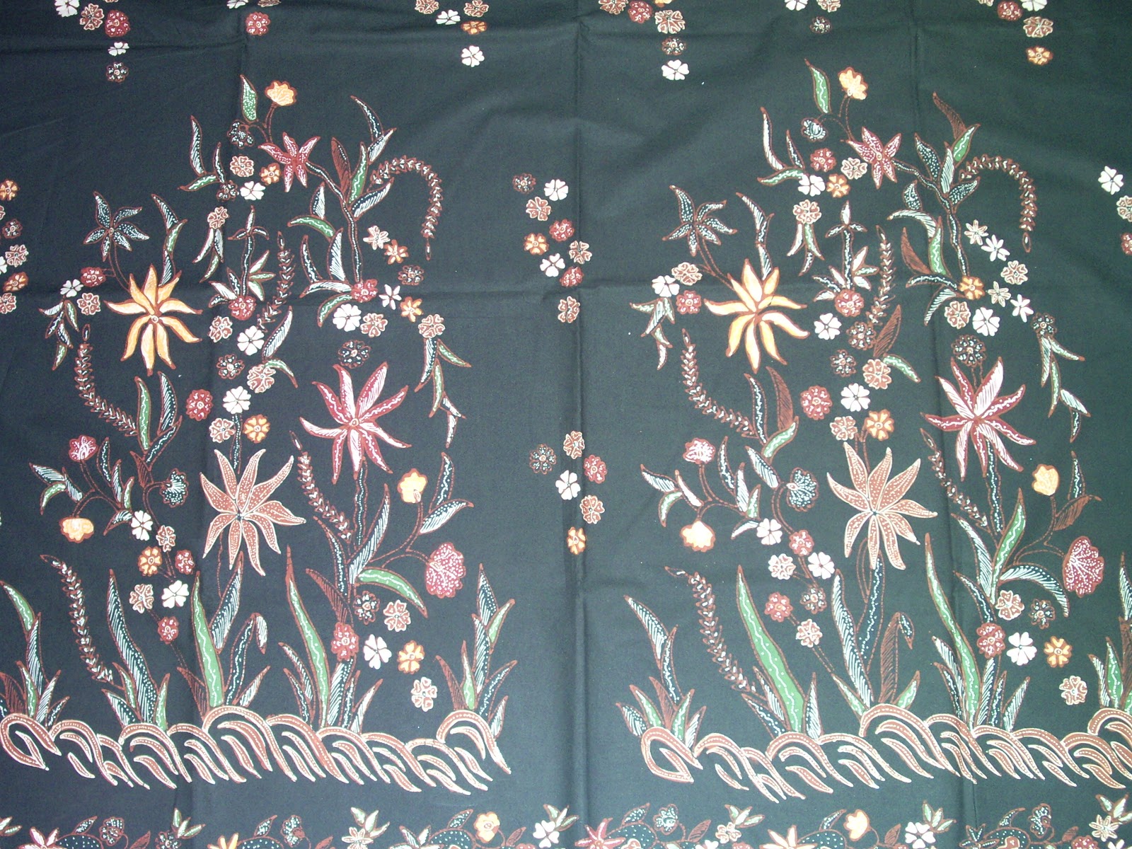 BATIK TASIK : Tema alam dan warna cerah jadi tren - EKONOMI KREATIF