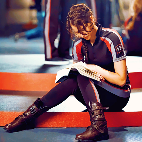 Belle's Bookshelf: Reading Icons: Jennifer Lawrence