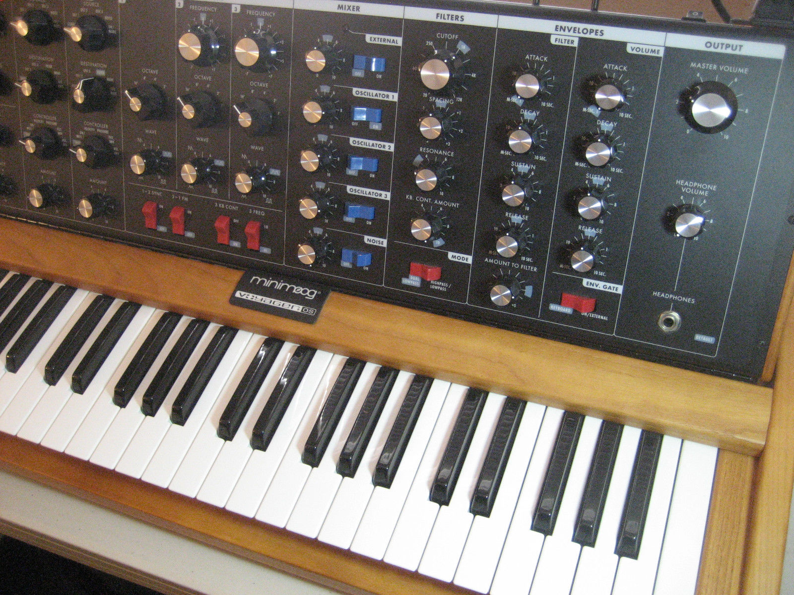 MATRIXSYNTH-B: Moog Minimoog Voyager Old School Synthesizer