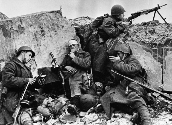 World War II History: Soviet soldiers of the Eastern Front during a ...