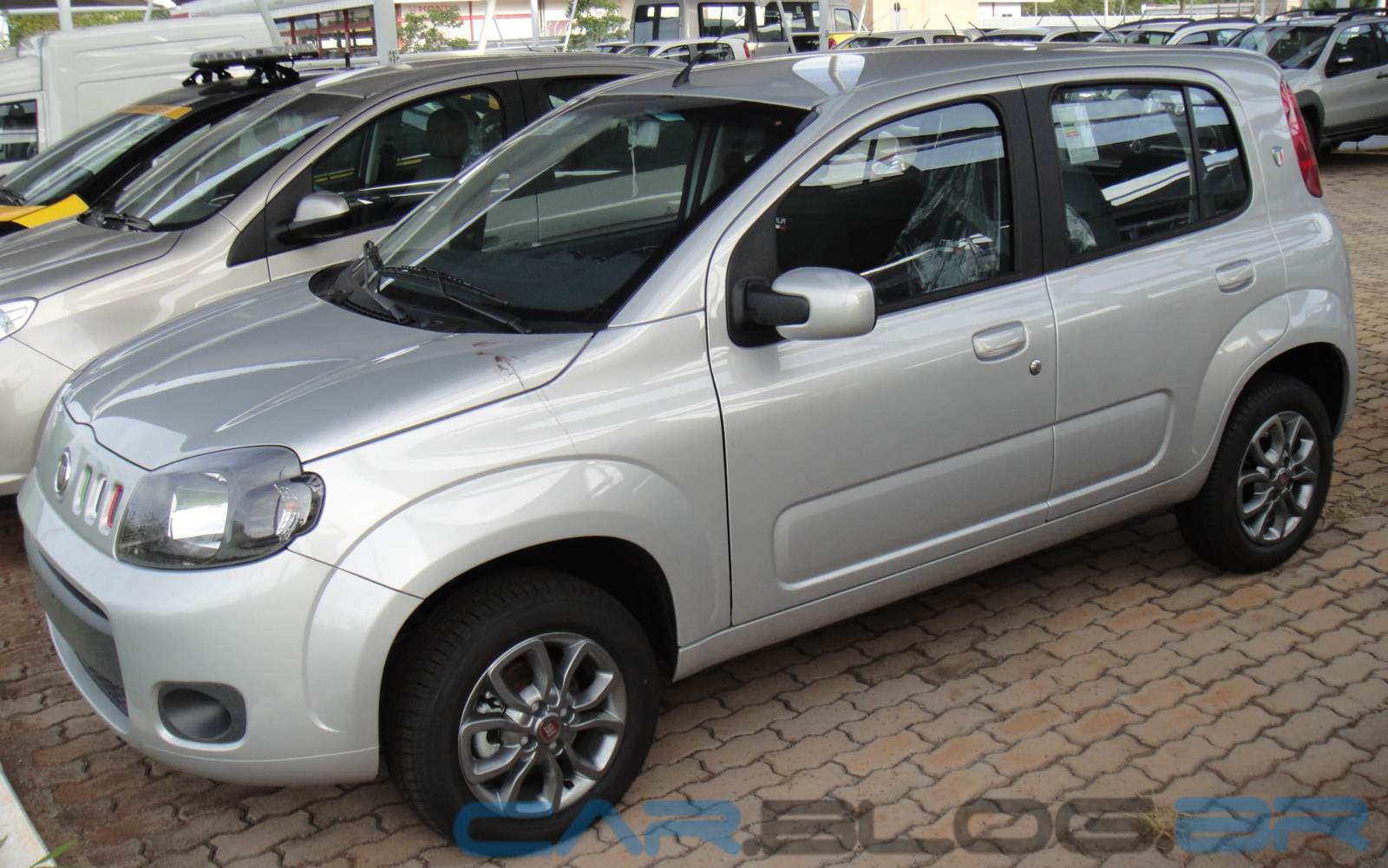 Fiat Uno Vivace Itália Prata Bari: fotos, vídeo, preço e consumo | CAR ...