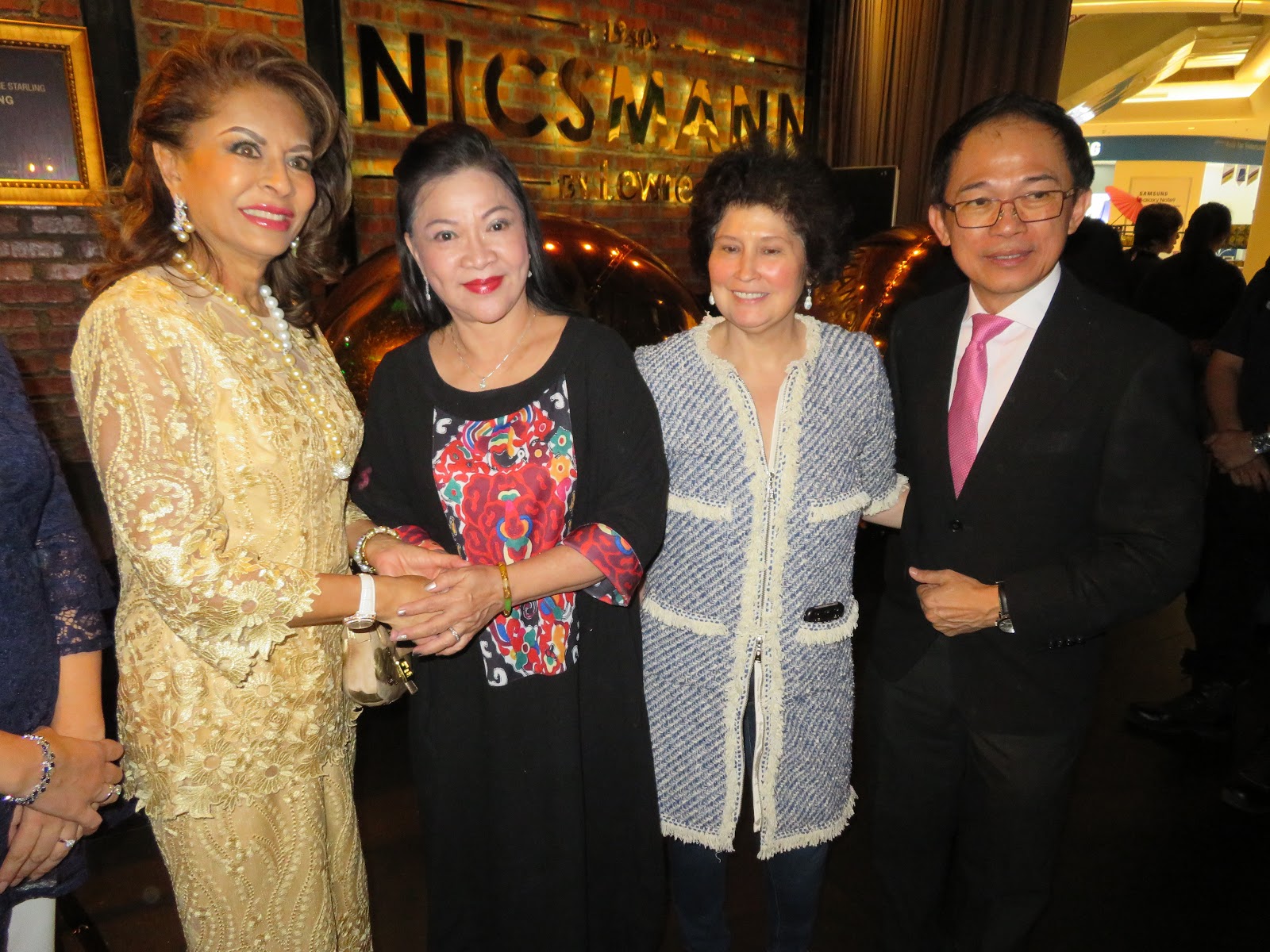 Kee Hua Chee Live!: RM5 MILLION 1,188 WHITE DIAMONDS WEDDING SHOES ...