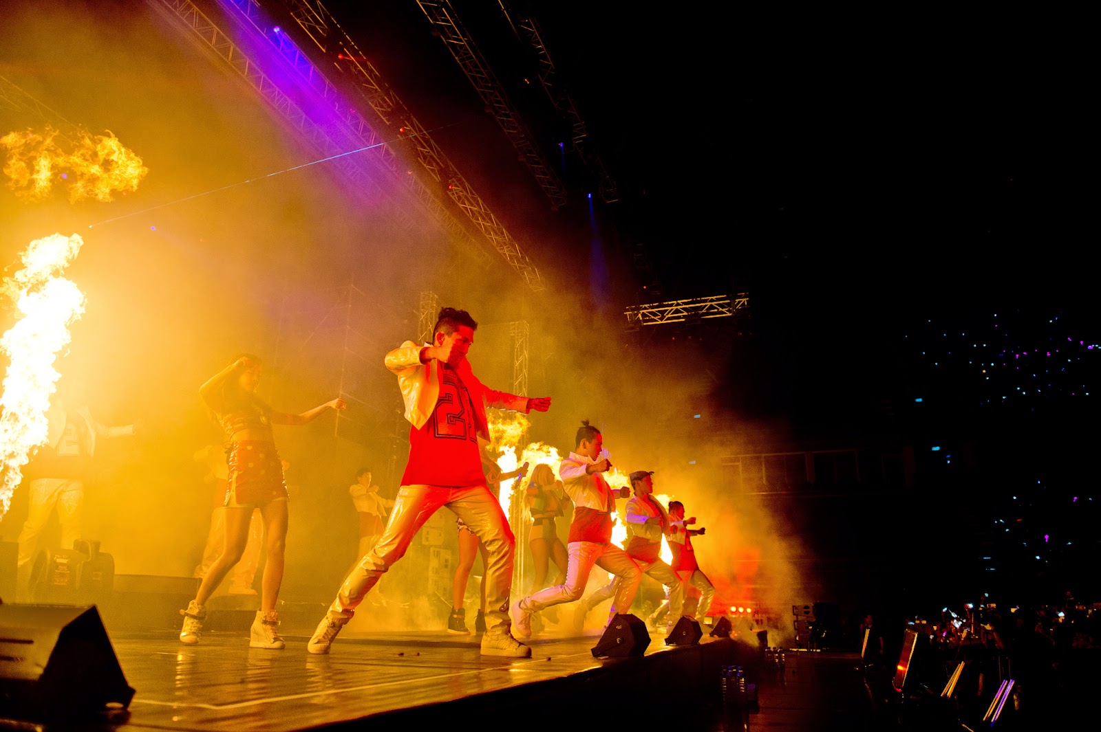 2NE1 Successfully Finishes its Concert in Thailand