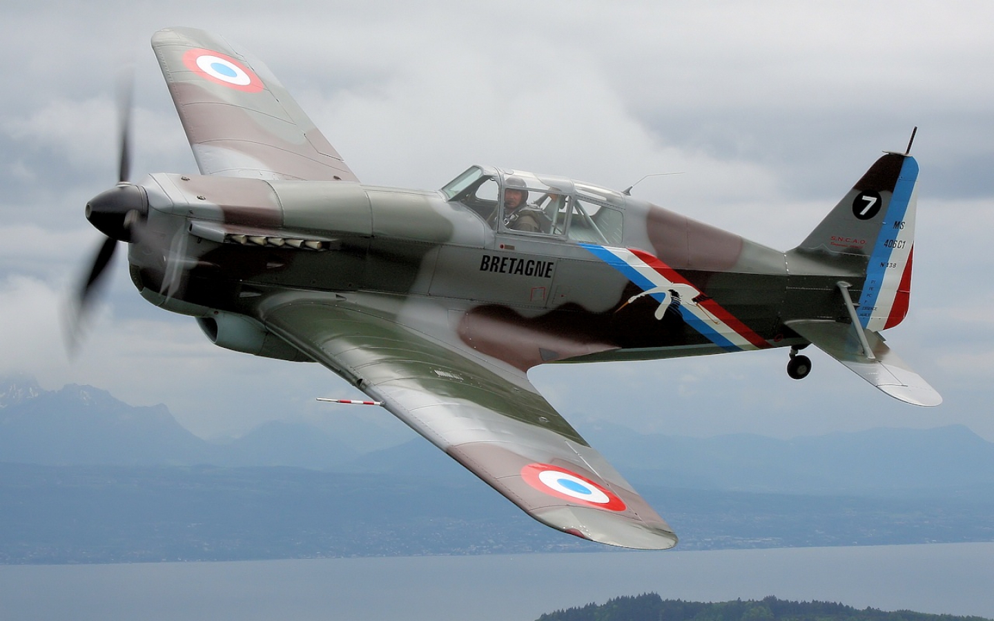 LINKAMIGRATIS: 20 Sfondi Desktop "Aerei militari ad elica"