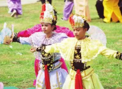 Kejayaan Gorontalo: Tarian Daerah gorontalo " TARI SARONDE"