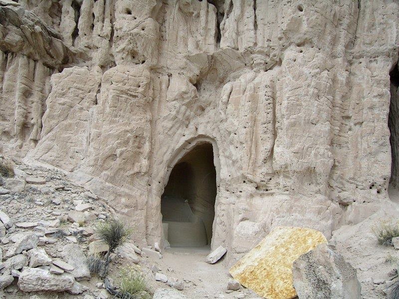 Duke World: New Mexico artist Ra Paulette Carves Caves Mexico