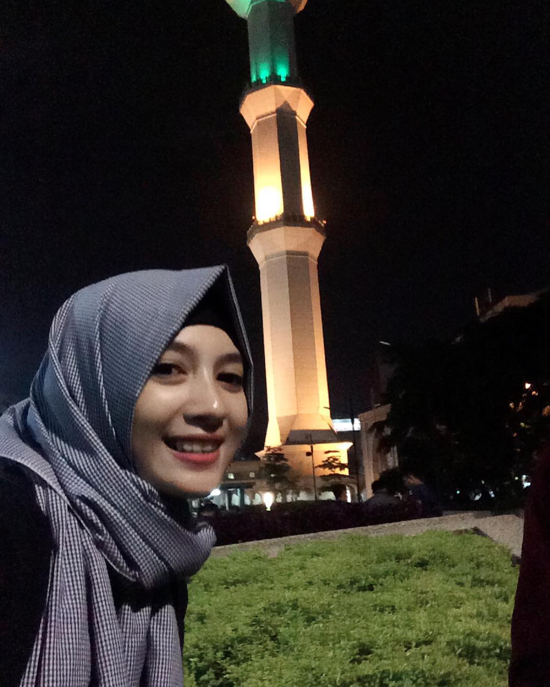Siti Rohmah, Kasir Cantik yang Terkenal ini Mengubah Tampilan di Bulan ...