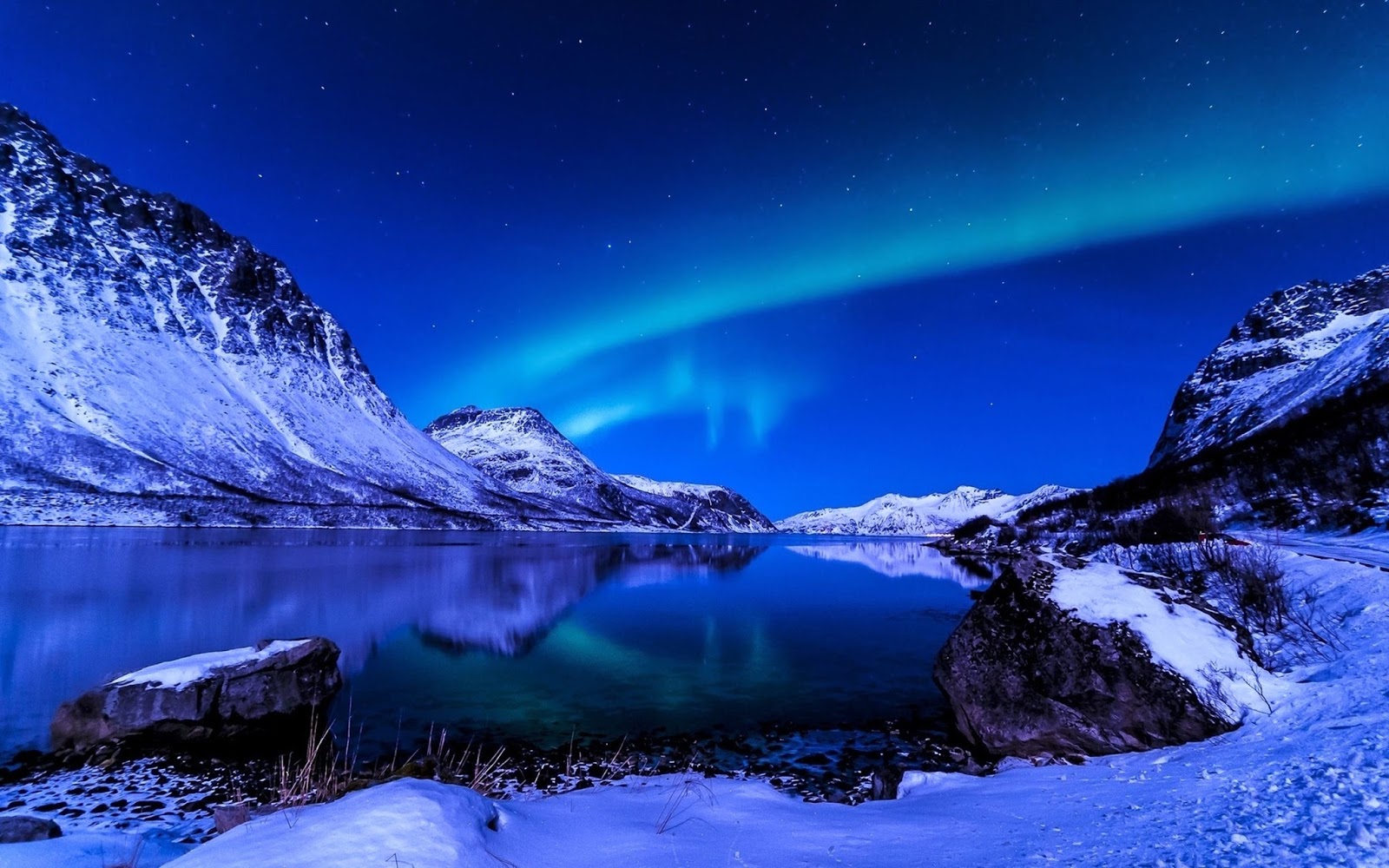 Northern Lights Over The Lake ~ Marvelous Nature