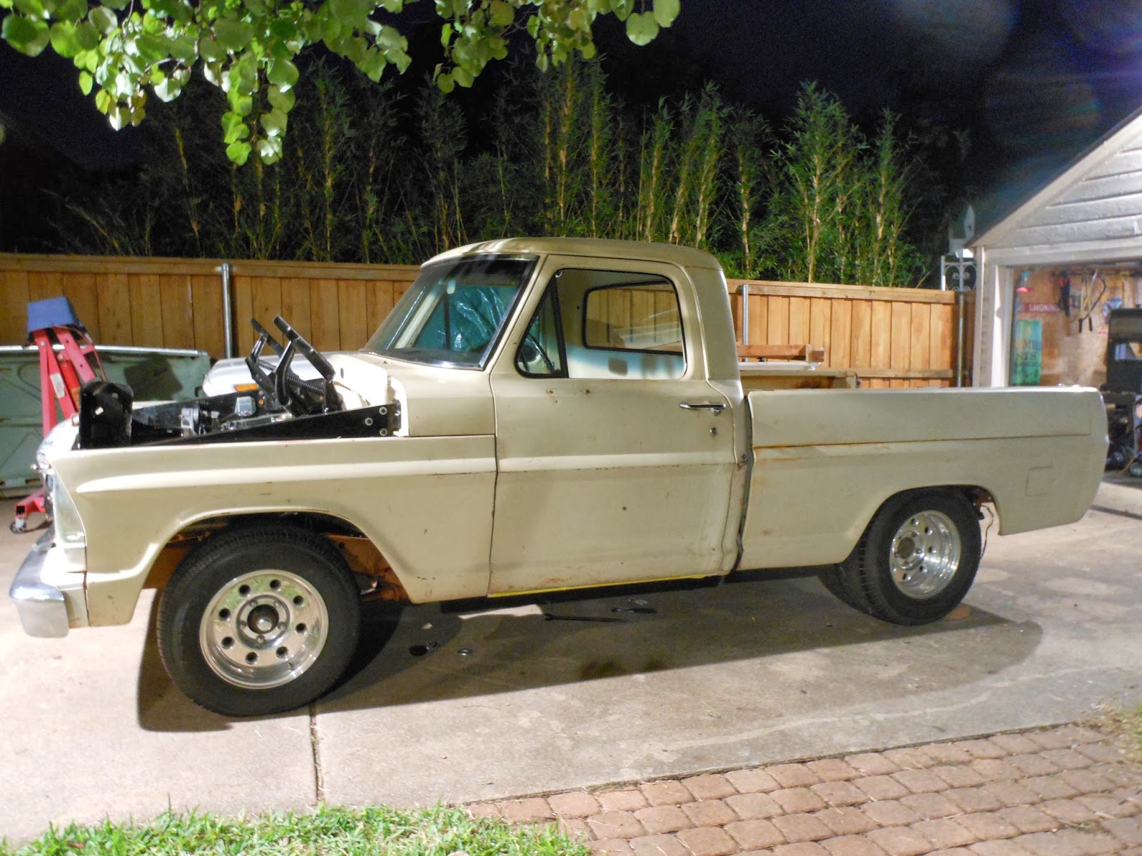 1967 Ford F100: Body Building Session