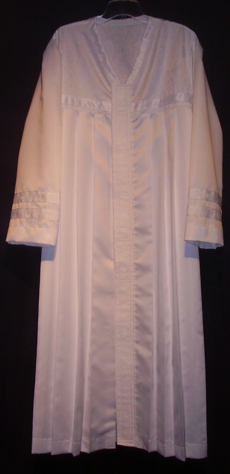 San Agustin Ornamentos Litúrgicos - Argentina: Kitel, vestidura blanca.-