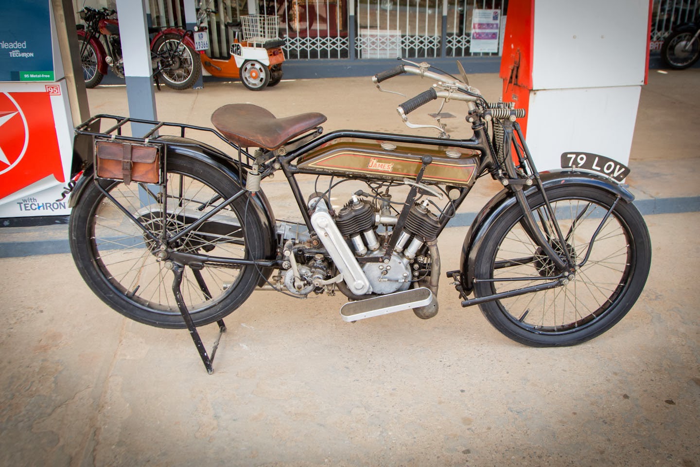 Vintage Motorcycles - James Flat Tank 1920s - 750cc
