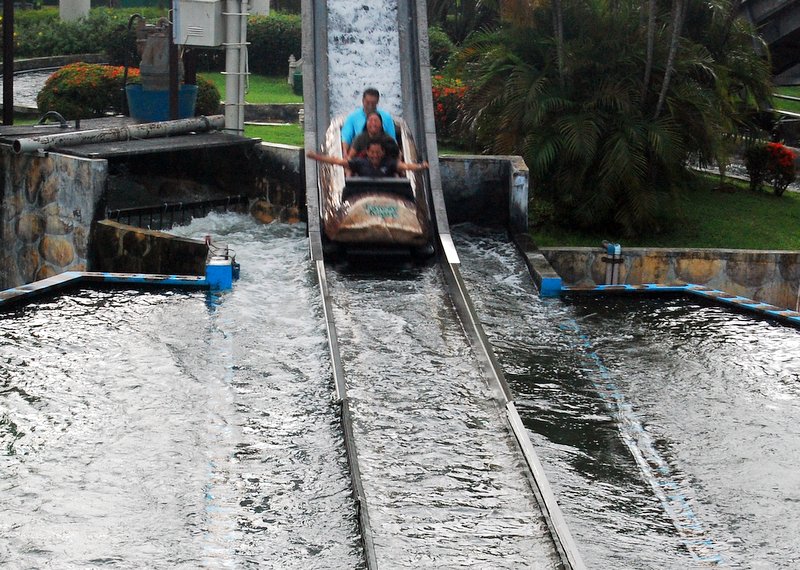Scrapbook: 2012-05-26-Enchanted Kingdom's Jungle Log Jam