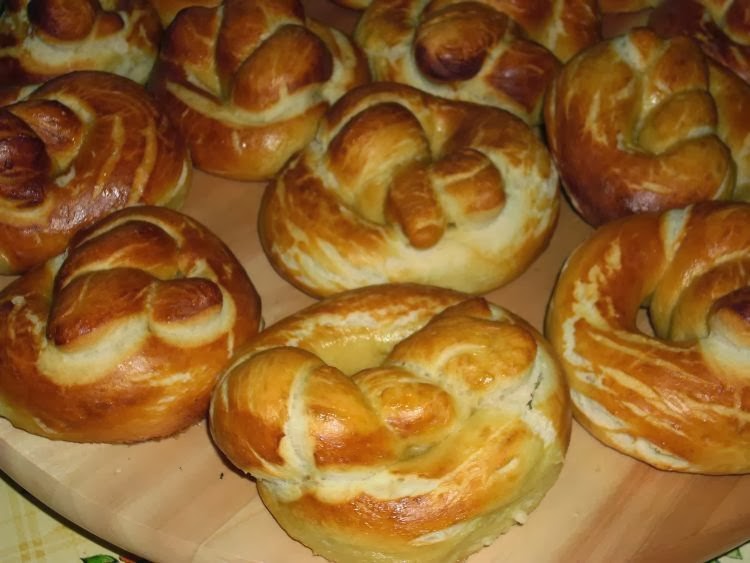 Podróż przez świat słodkich smaków...: Precle, precelki...