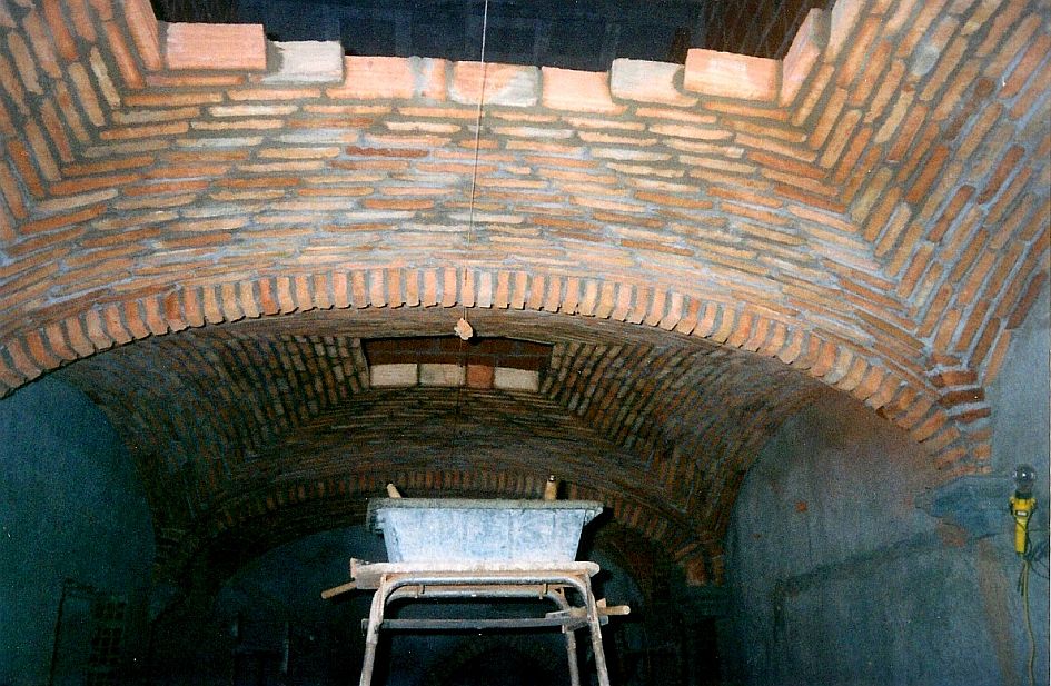 Abóbadas, abobadilhas e arcos: Algumas fotos de abóbadas em tijolo à vista