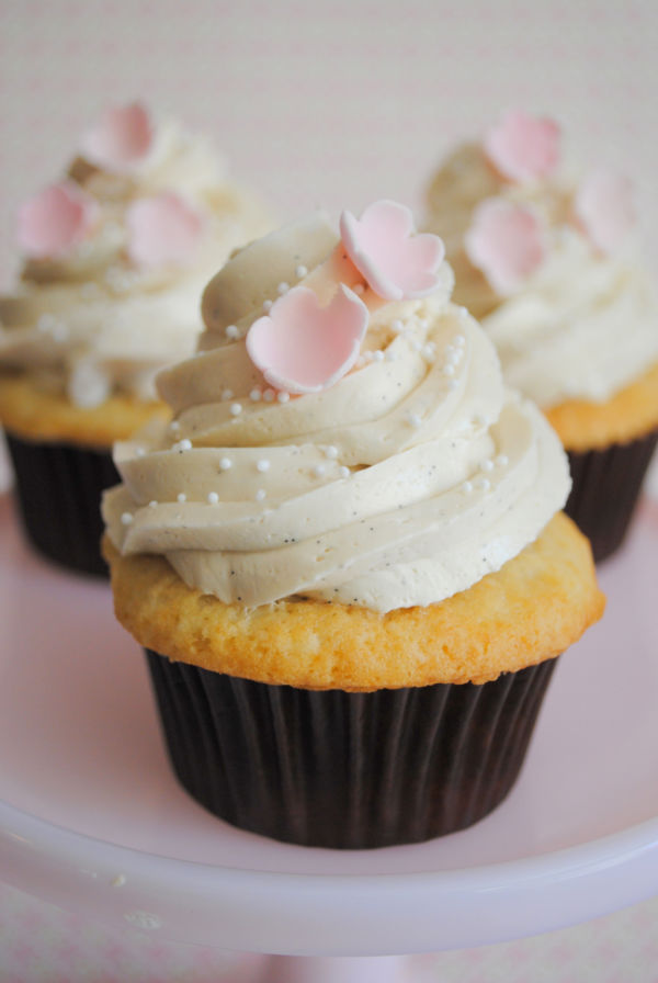 Cakewalk Baking Vanilla Perfection Cupcake