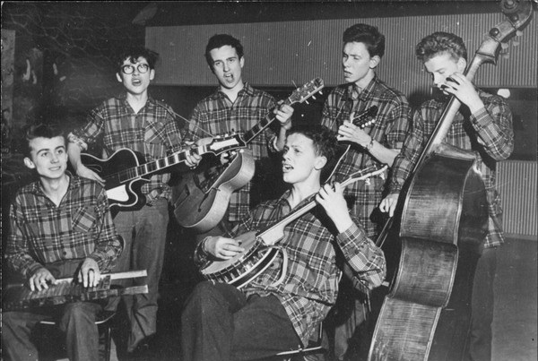 Demasiadas Noches: Skiffle