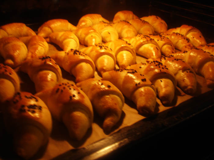 libyan food: Tuna, Harissa and Olive Stuffed Bread: Khbeiza bil Tonn ...