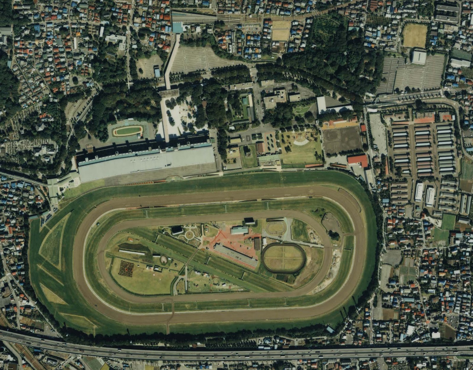 Horse Racing: About race course
