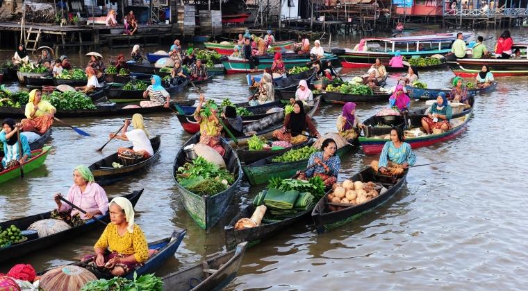 8 FLOATING MARKET Terbaik Indonesia ini bikin kamu jadi batalin ...
