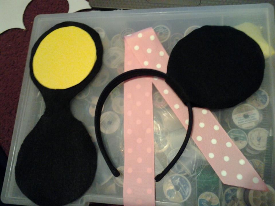 ~Mama Kat's Crafts & Creations~: Minnie or Mickey Mouse Ears