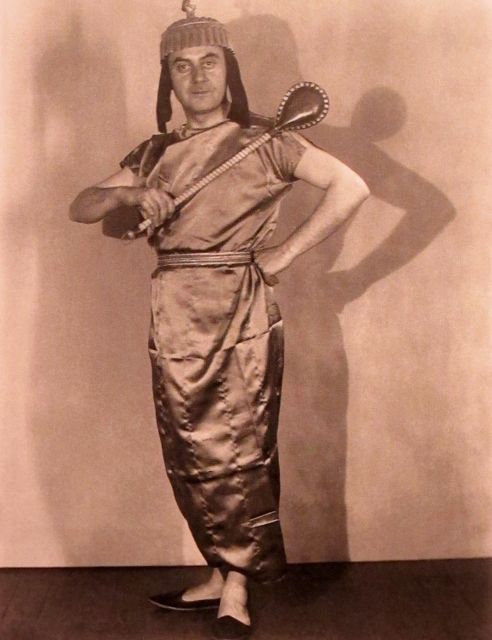 MONDOBLOGO: man ray's hats