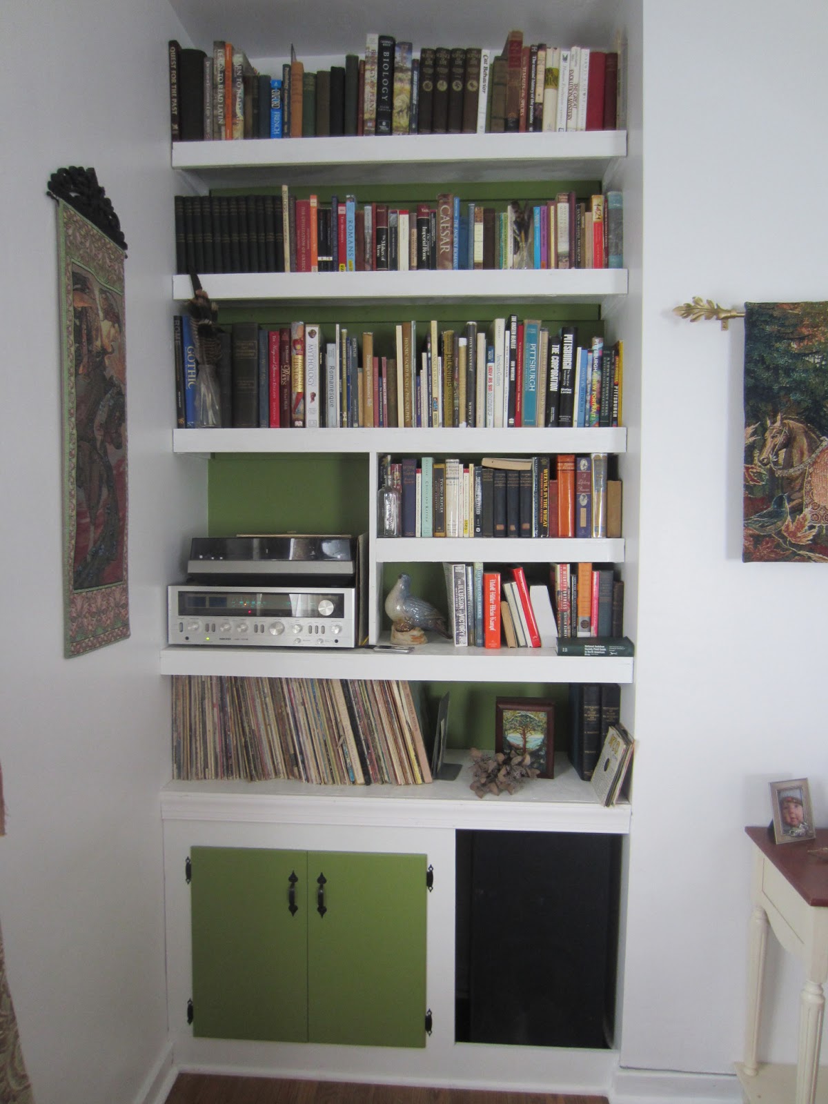 Splendor in the Home: Our Thrifty DIY Built-In Bookcases