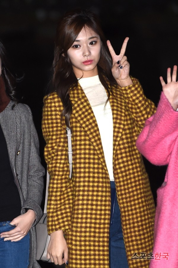 Joe's Twice Photo Blog: TWICE 161223 photos. New MV's Mina voice. Momo ...