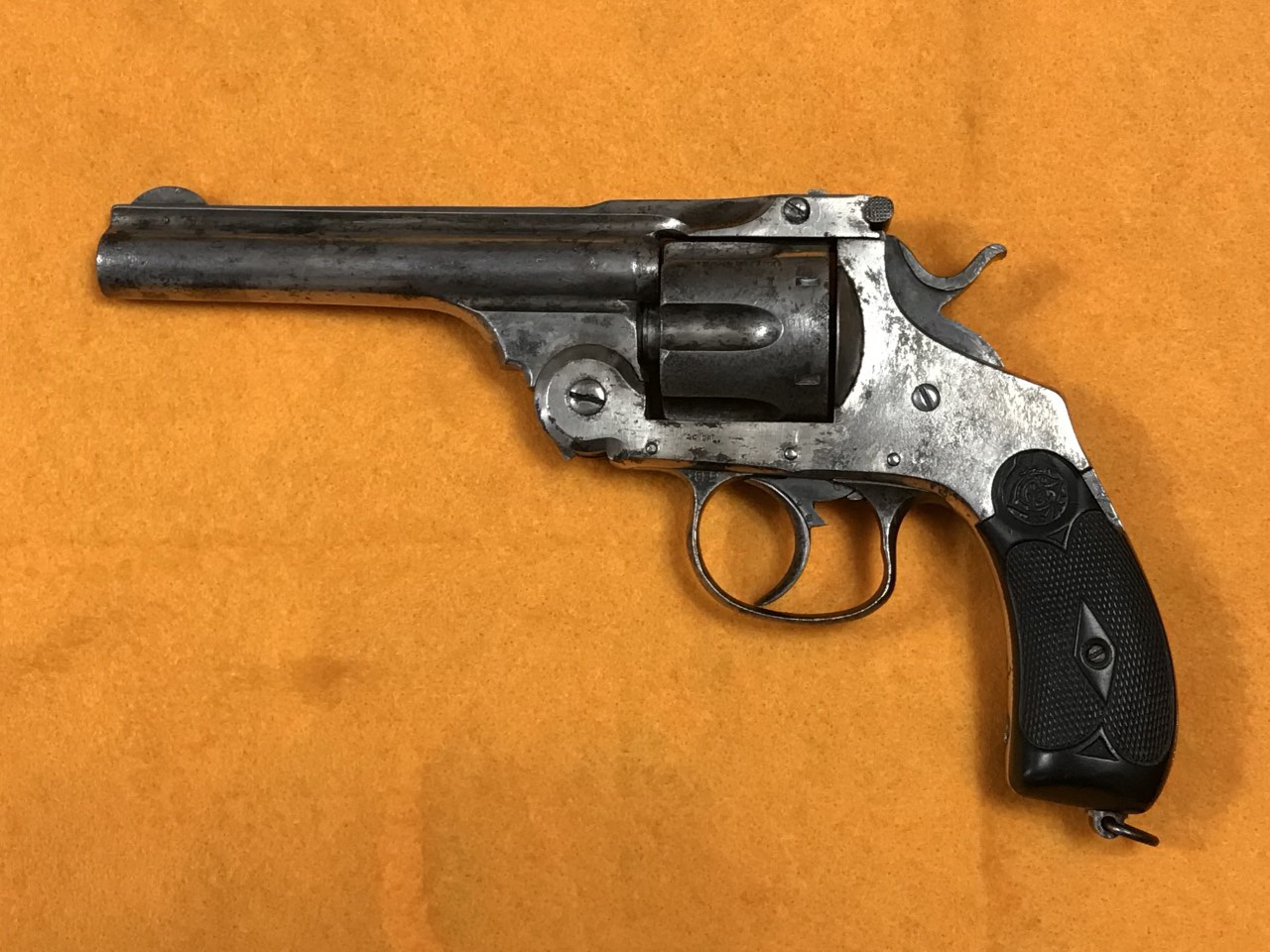 Una historia de la Policía Nacional.: Pistola-revolver modelo 1884
