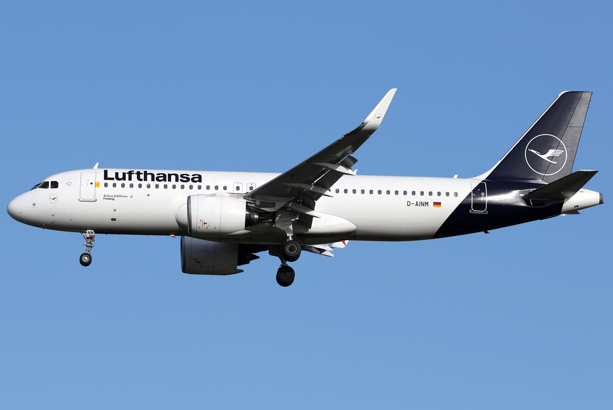 WORLD AIRCRAFT IMAGES by Terry Wade: D-AINM A20N DLH EGLL (London ...