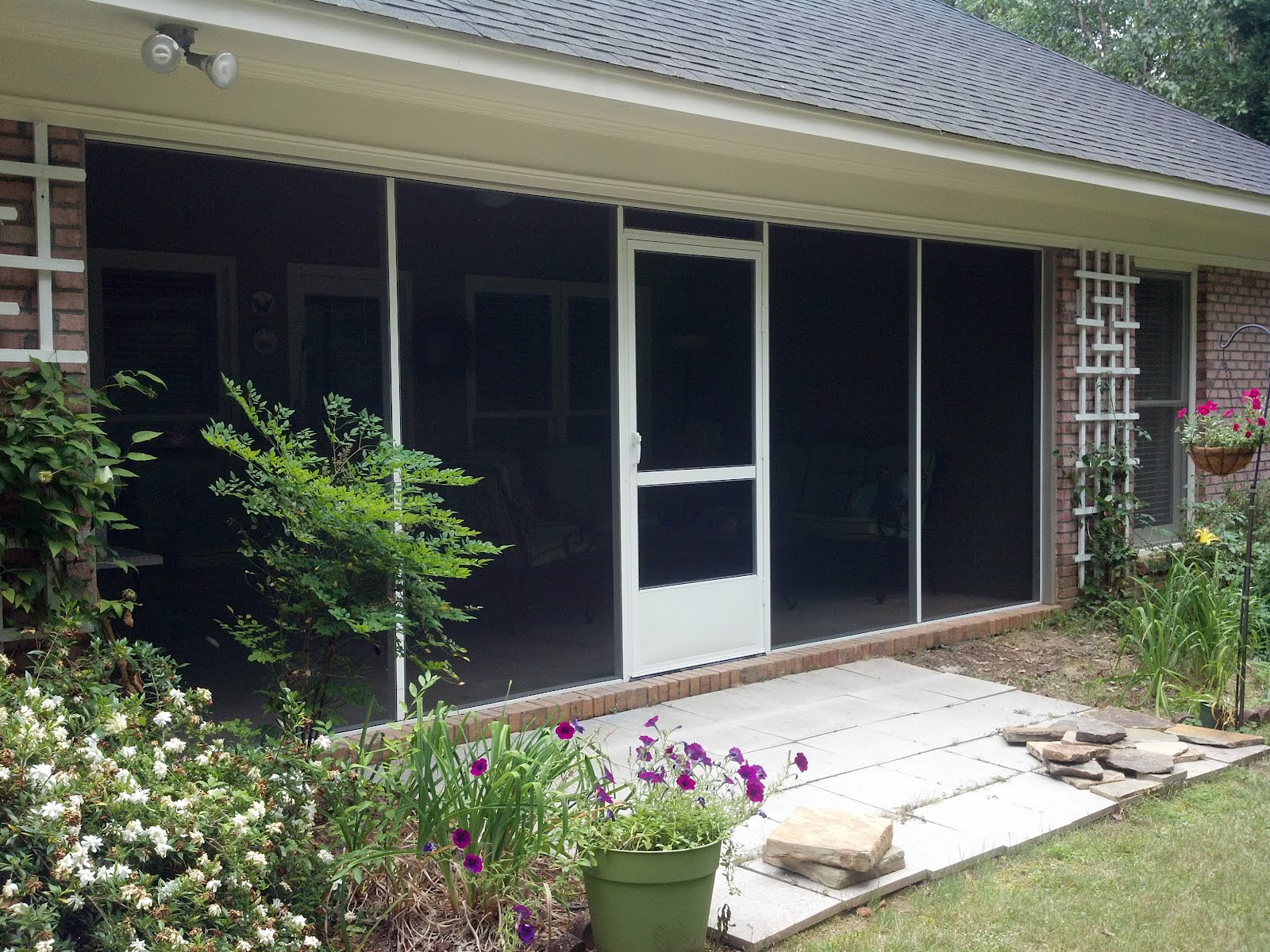 Screen Rooms Tallahassee: What Makes an Aluminum Screened Patio Better?
