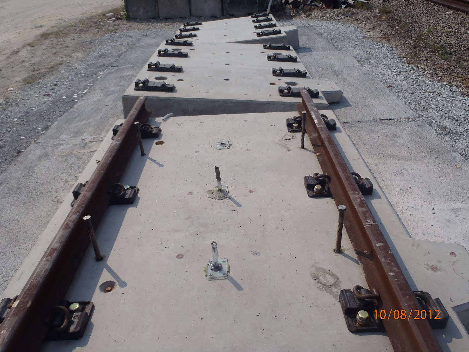 Al Muhandis Notes...: Closed View of the Rail Track Mock-Up