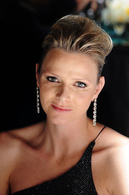 Noble y Real: Primer plano: Charlene