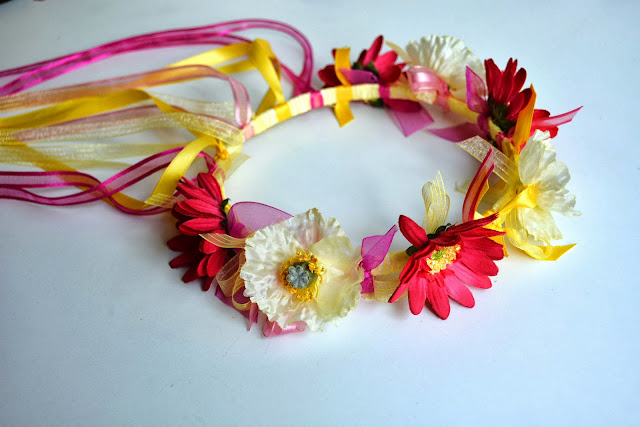 Aesthetic Nest: Craft: Ribbon and Flower Crowns (Tutorial)