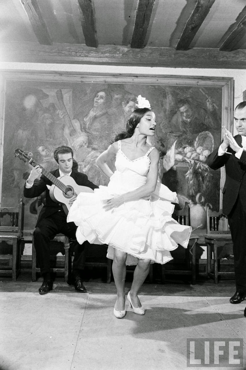 30 Stunning Black and White Photos of Gypsy Dancers in Madrid in 1960 ...