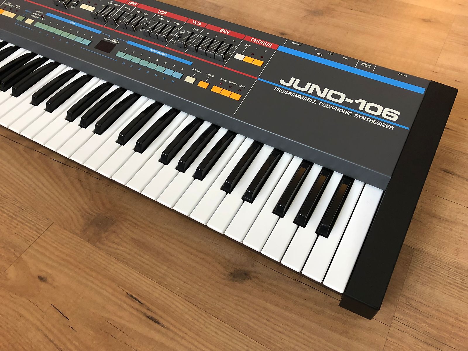 MATRIXSYNTH: Roland Juno 106 w/ Original Roland Flight Case