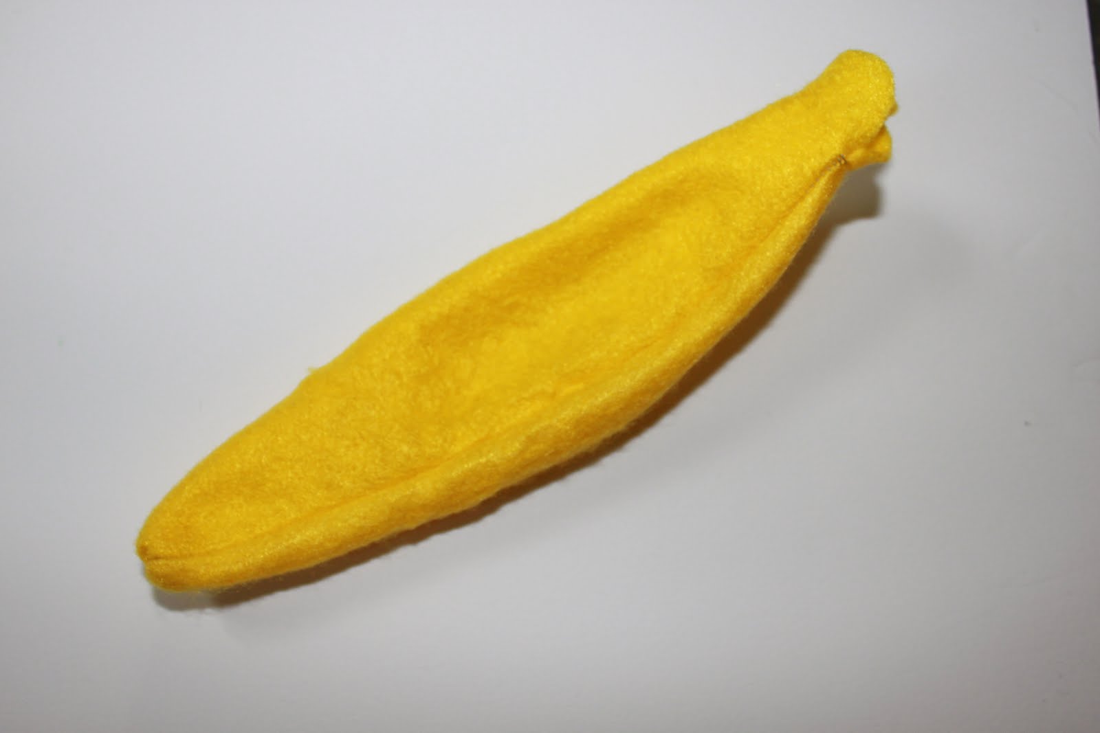 While Wearing Heels: I heart fake food - Felt Banana Tutorial