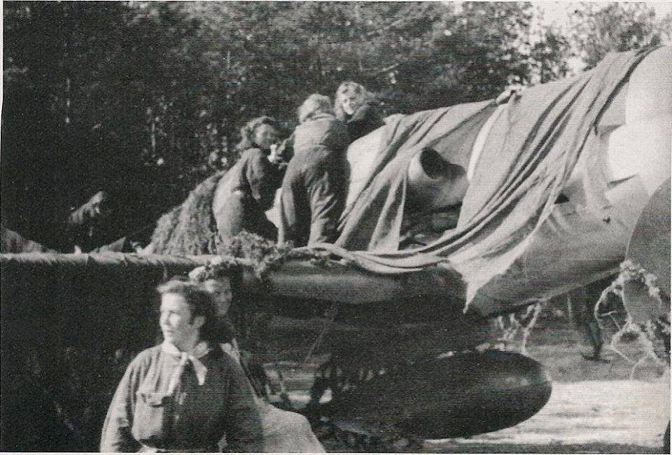 FalkeEins - the Luftwaffe blog: 'new' pictures of a Fw 190 Dora 9 with ...