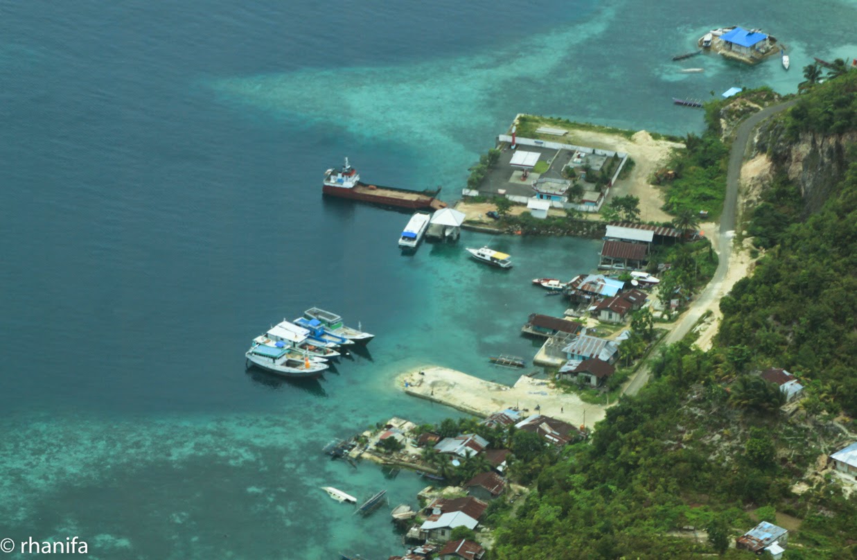 The Journey into Papua: Kota Serui; Di Lihat dari atas..