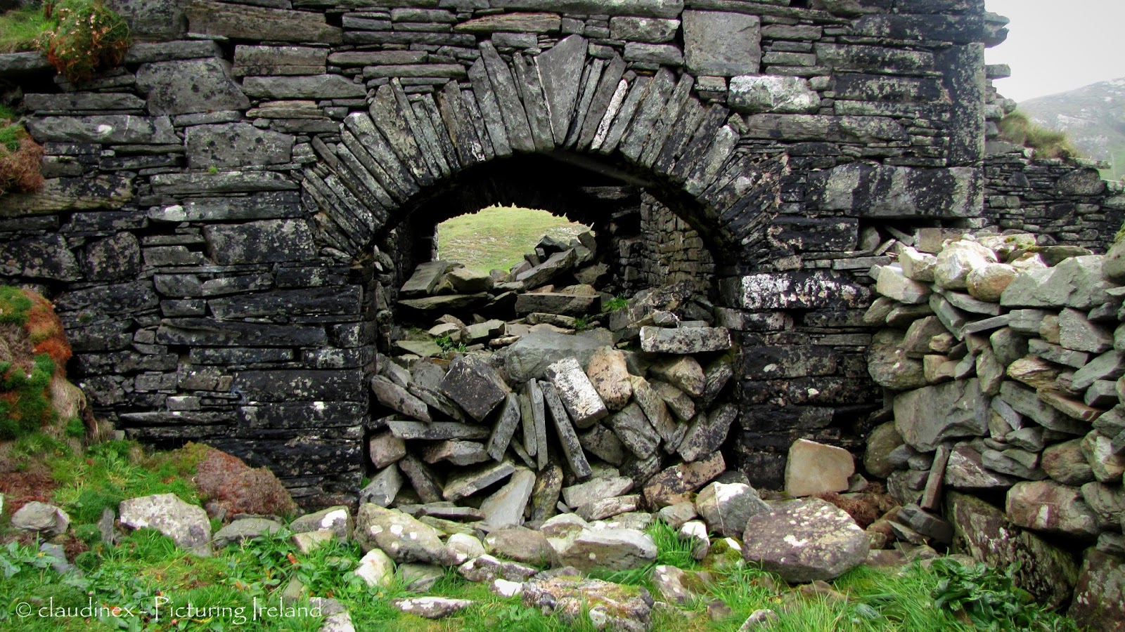 Picturing Ireland : Magical Places: Dunlough Castle, Three Castle Head ...