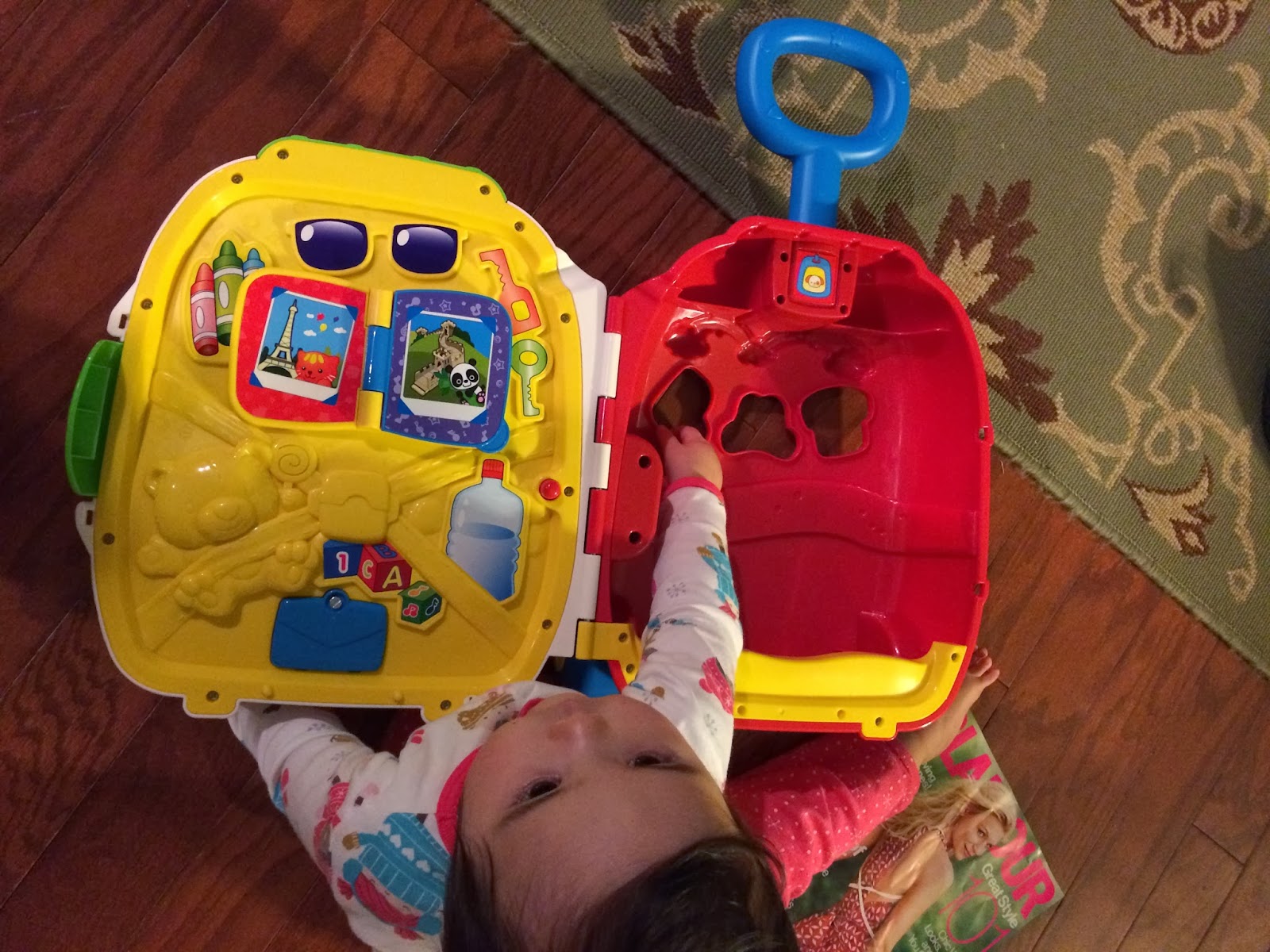 小秋的生活日記: [第二輪365-130] 阿秋的生日玩具VTech Roll and Learn Activity Suitcase