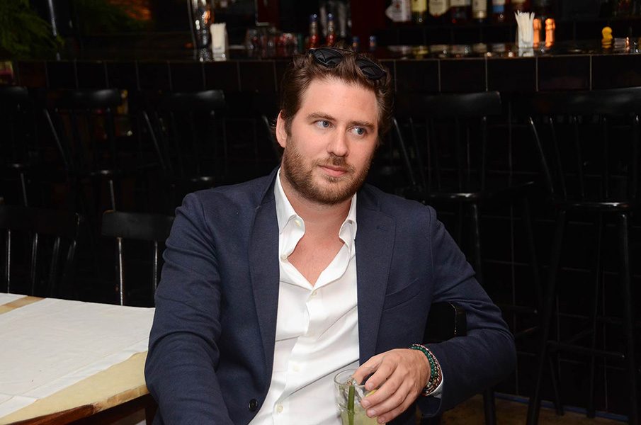 No Brasil, Kenzo Takada lança perfume em parceria com a Avon | À ...