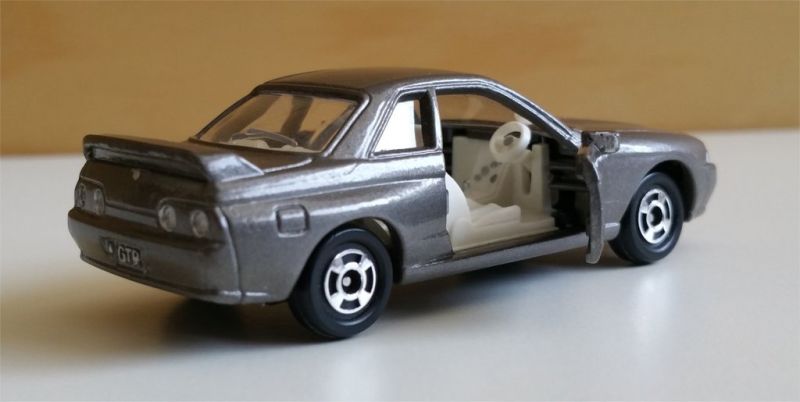 Lagenda GTR Tomica Skyline R32